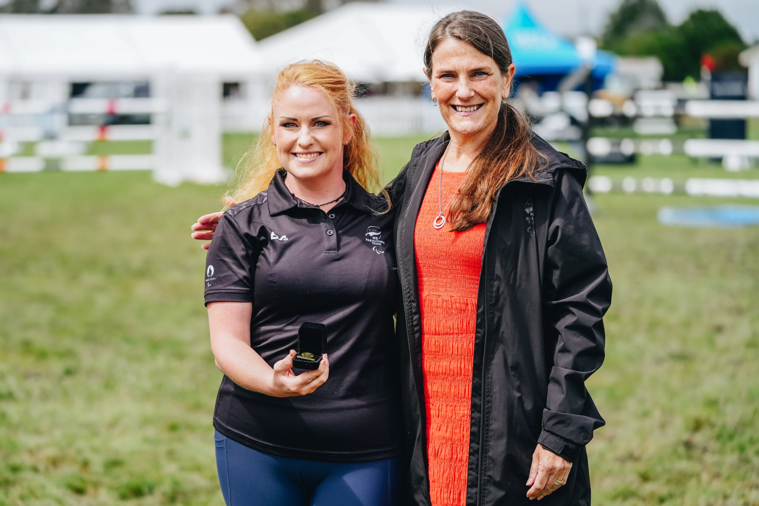 Louise Duncan receives official Paralympian Pin - Paralympics New Zealand